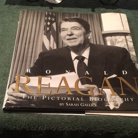 Courage books | Accents | Ronald Reagan The Pictorial Biography ...